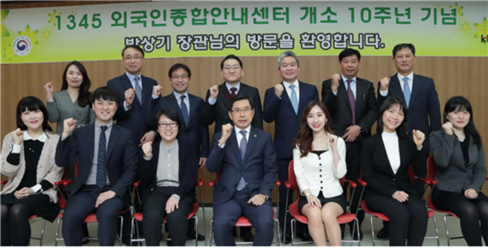外国人专用‘1345呼叫中心’开通十周年 : Korea.net : 大韩民国官方网站